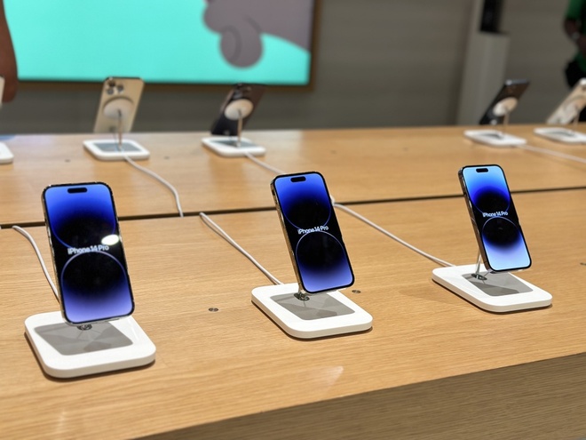 Nhiều khách hàng Việt than phiền về giá bán của Apple Store